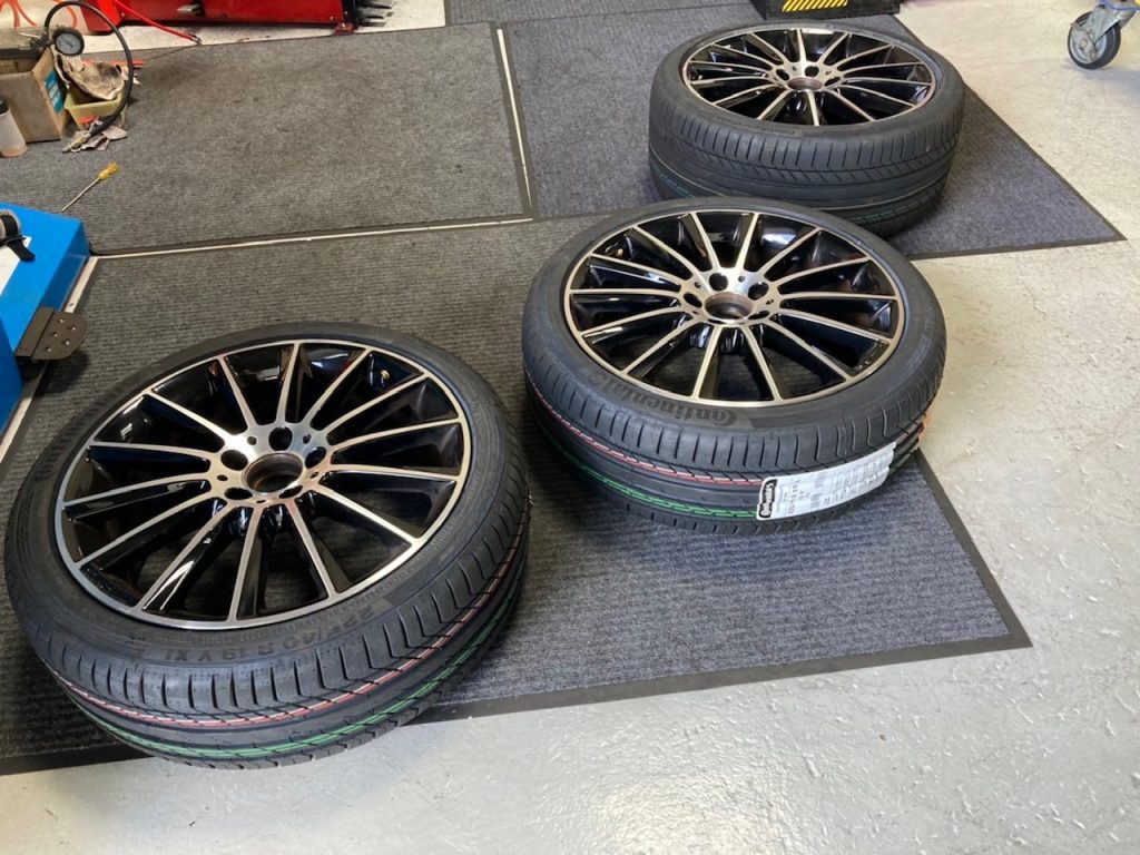 コンチ・CSC5 SSR（ランフラットタイヤ）をC180に | 村上タイヤ